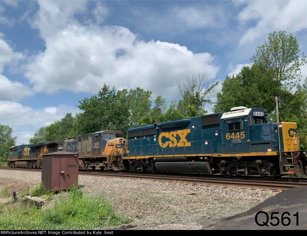 CSX 6445 on Q561